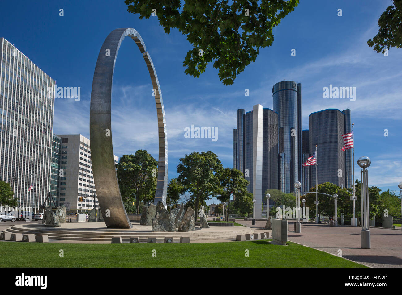 TRANSCENDING LABOR LEGACY MONUMENT ARCH (©DAVID BARR/SERGIO DI GIUSTI ...