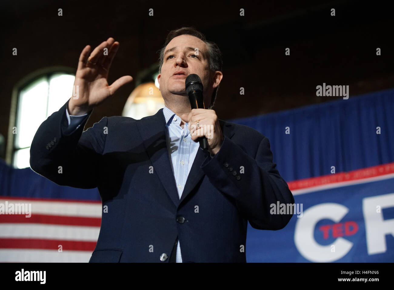 Ted Cruz makes a point at the Rally With Ted Cruz in Jeffersonville ...