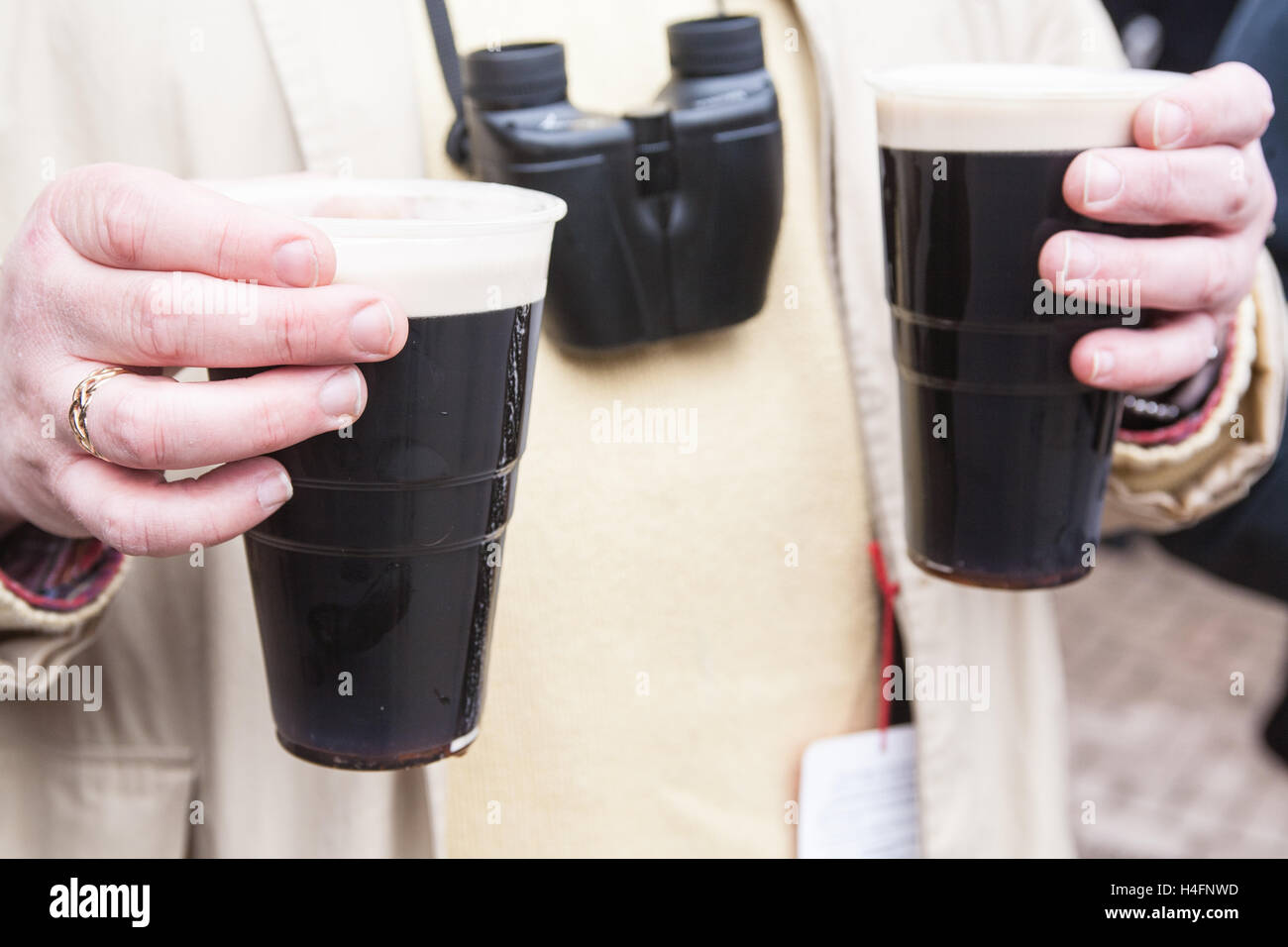 Cheltenham races cheering hi-res stock photography and images - Alamy