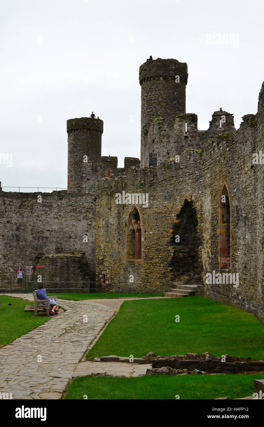 External walls of conwy castle hi-res stock photography and images - Alamy