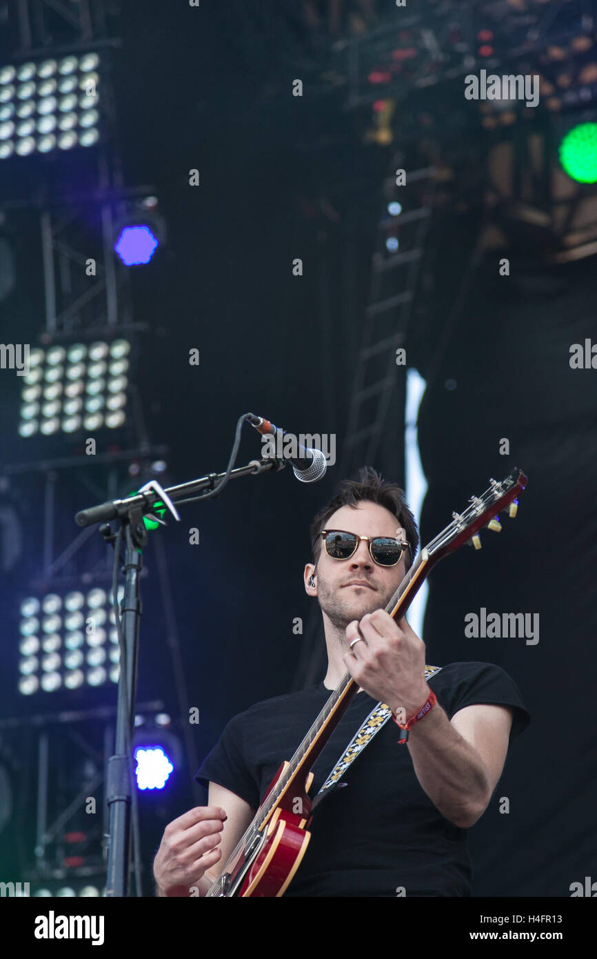 Country music artist hi-res stock photography and images - Alamy