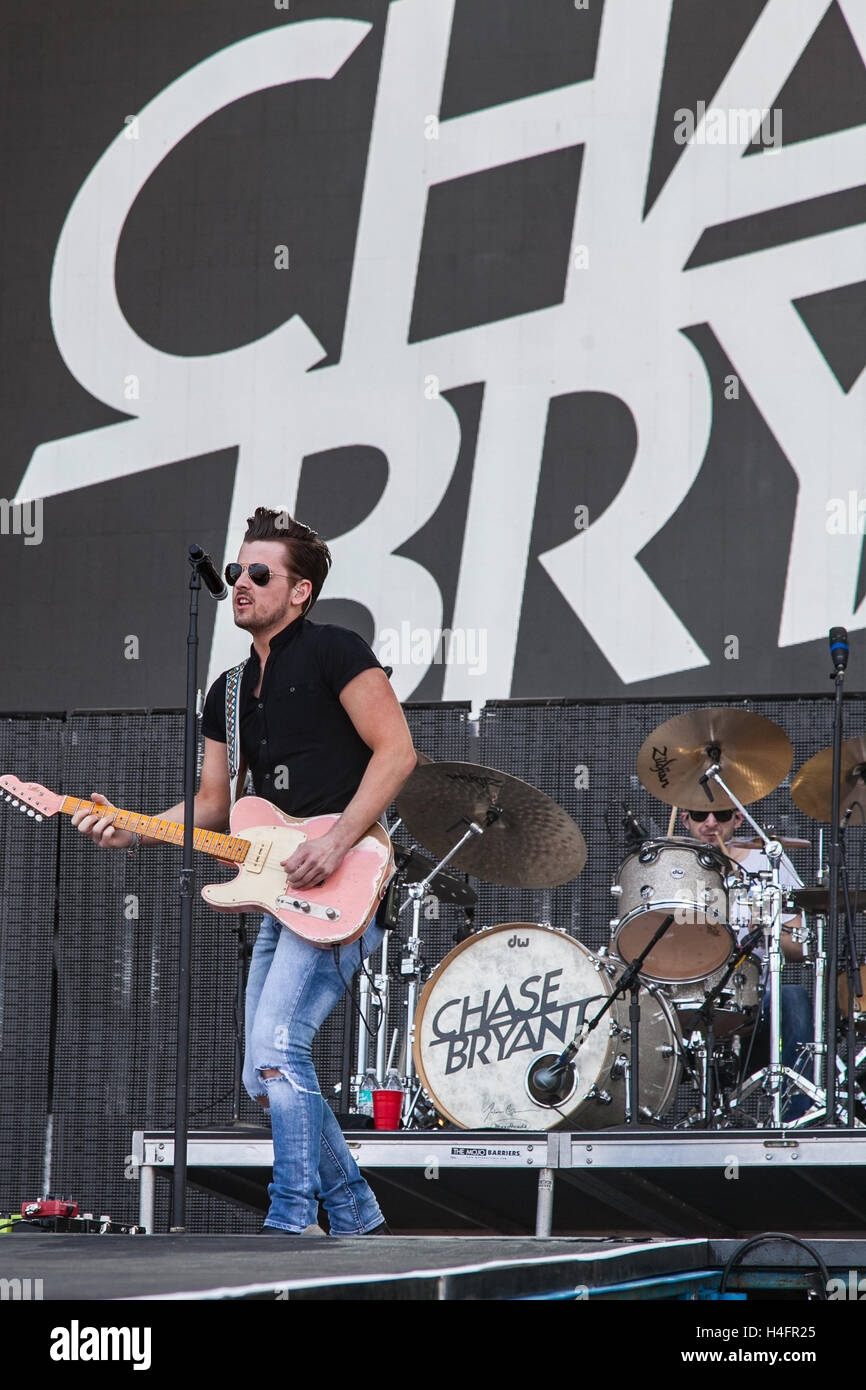 Country music artist hi-res stock photography and images - Alamy