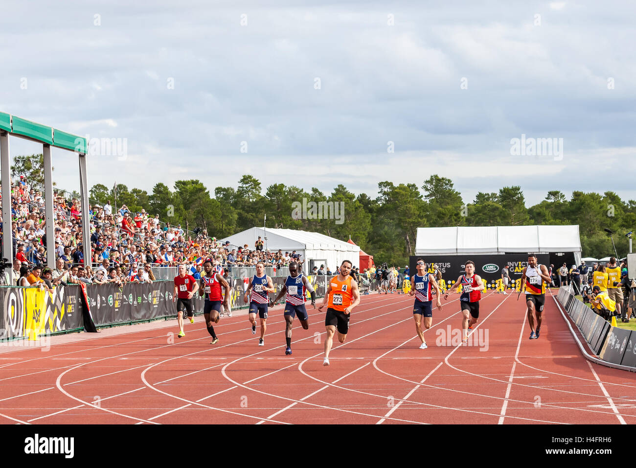 100 meter dash hi-res stock photography and images - Alamy