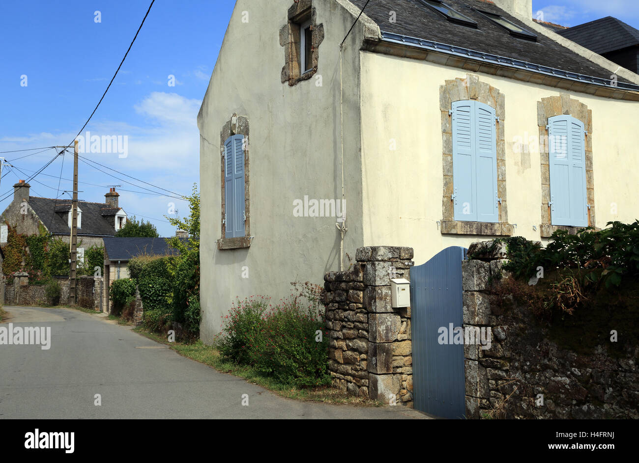 House with blue shutters on street at Crom'lech, Ile Aux Moines ...