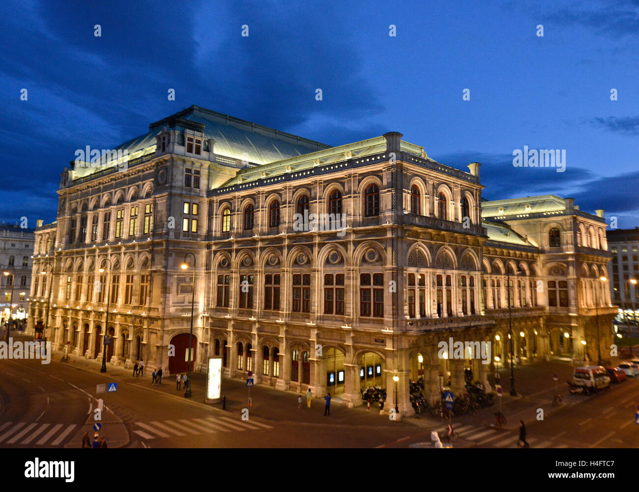 Vienna State Opera. Panoramic night view Stock Photo - Alamy