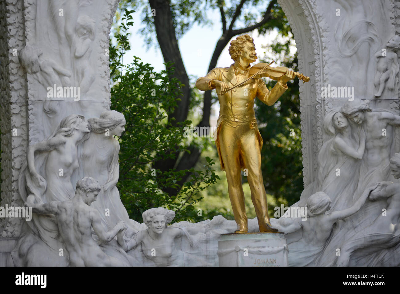 Johann Strauss statue, located in Stadtpark, Vienna, Austria Stock ...