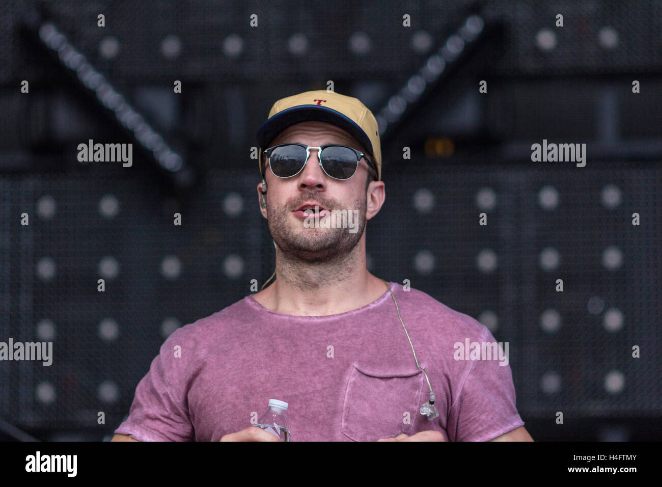 Sam hunt performs hi-res stock photography and images - Alamy