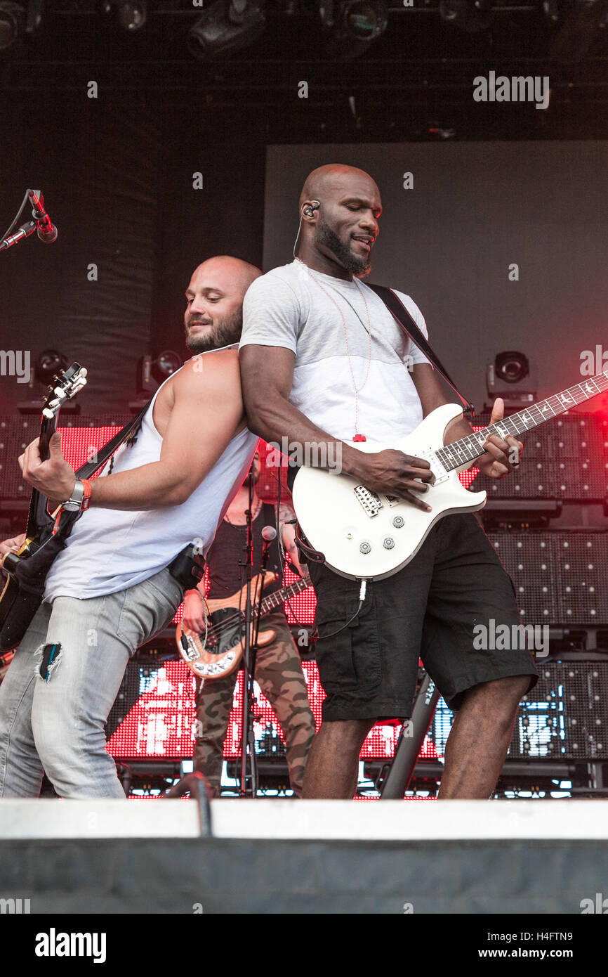 Joshua Burkett and Tyrone Carreker of the Sam Hunt band performs at the ...