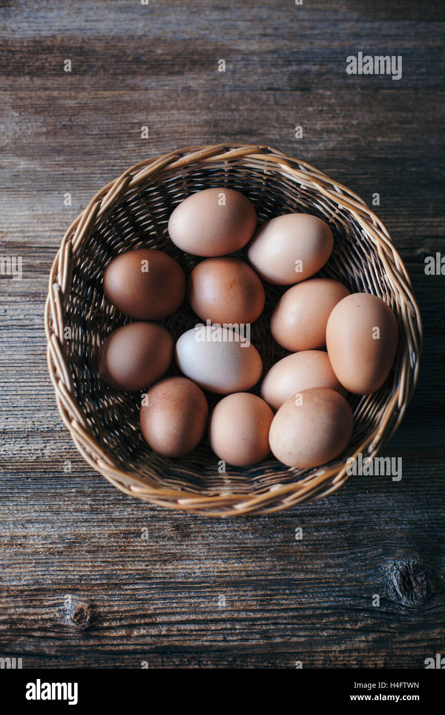 Organic eggs in a basket Stock Photo - Alamy