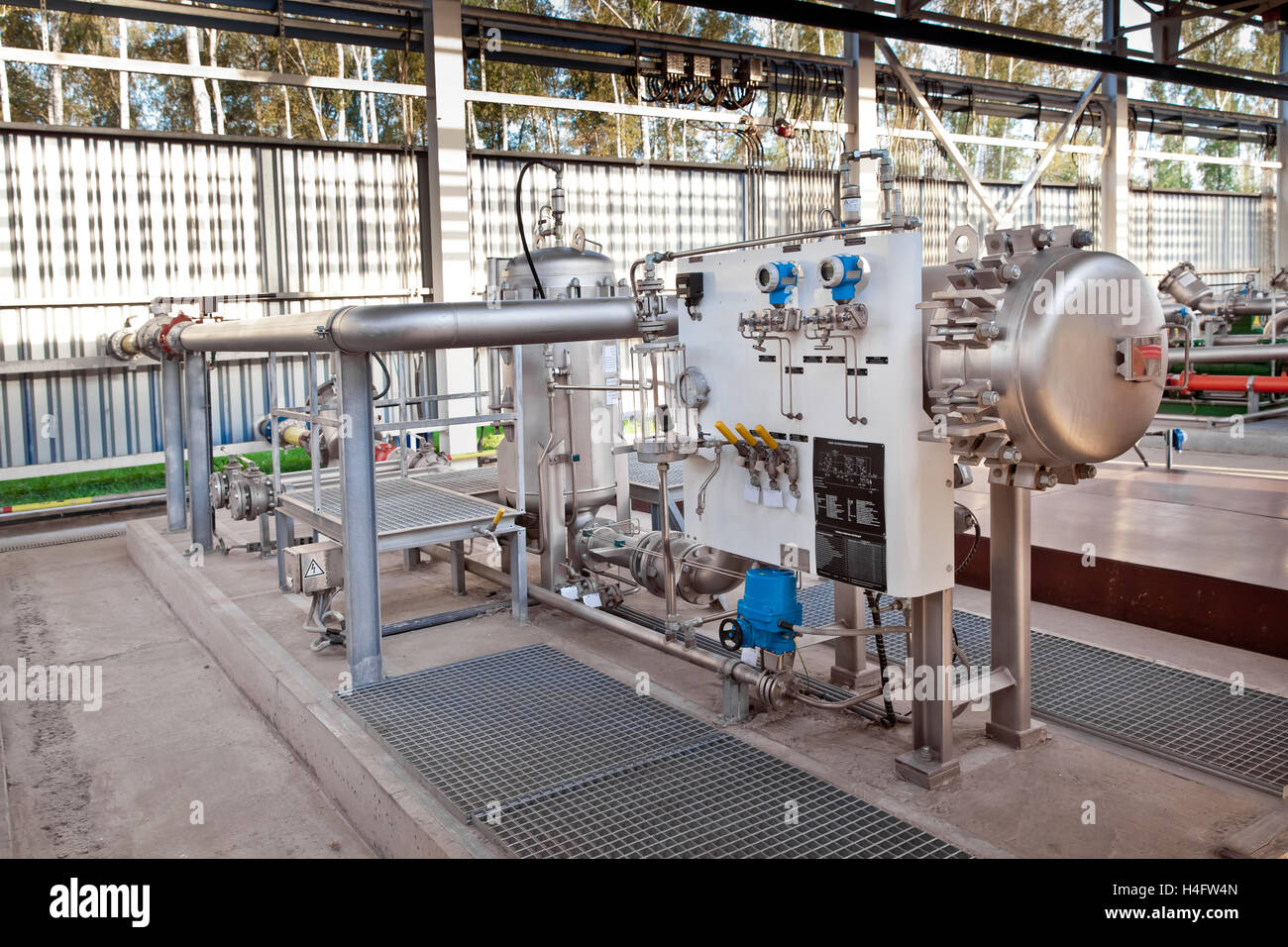 Natural gas pipe and valves hi-res stock photography and images - Alamy