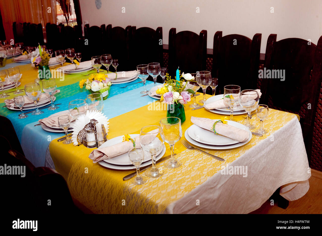 Silver service table setting hi-res stock photography and images - Alamy