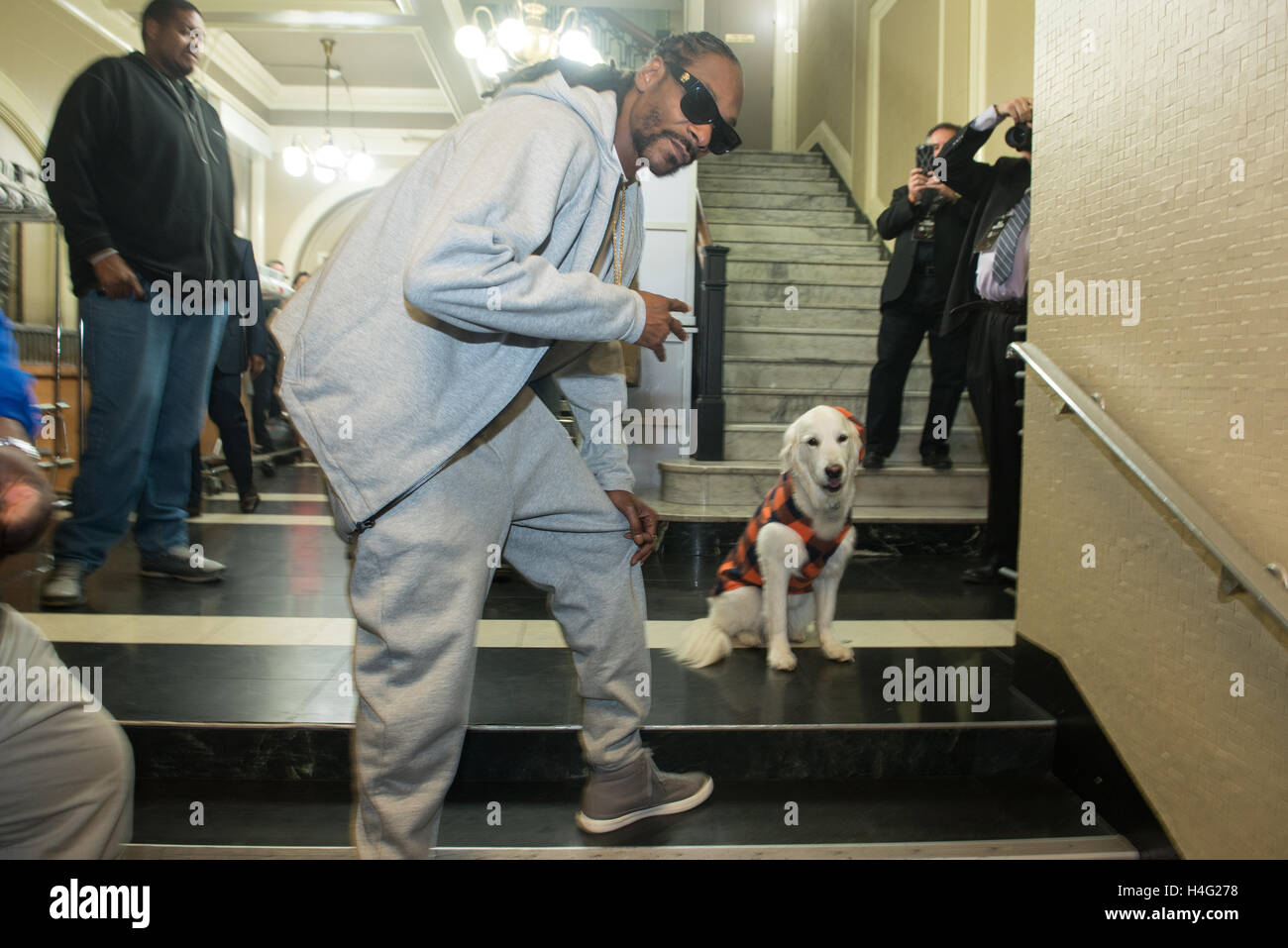Snoop Dogg poses with Stanley the dog at Ruby Skye before his set at ...