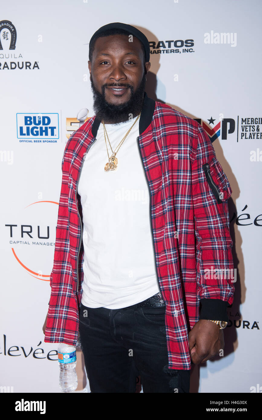 NaVorro Bowman poses for a photo at the Glazer Palooza + Suits ...