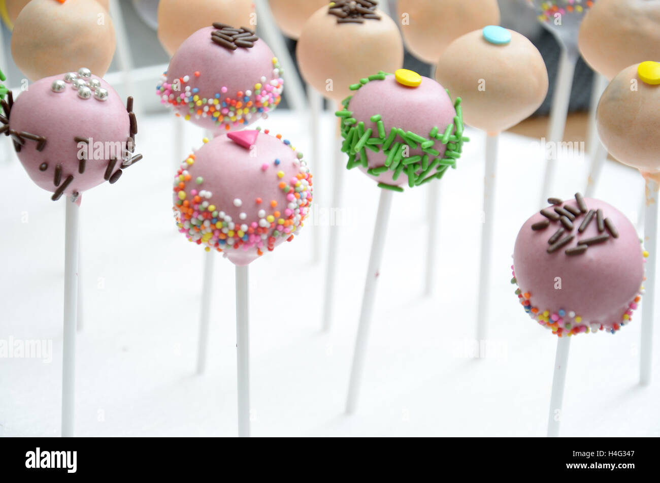 Pop cake hi-res stock photography and images - Alamy