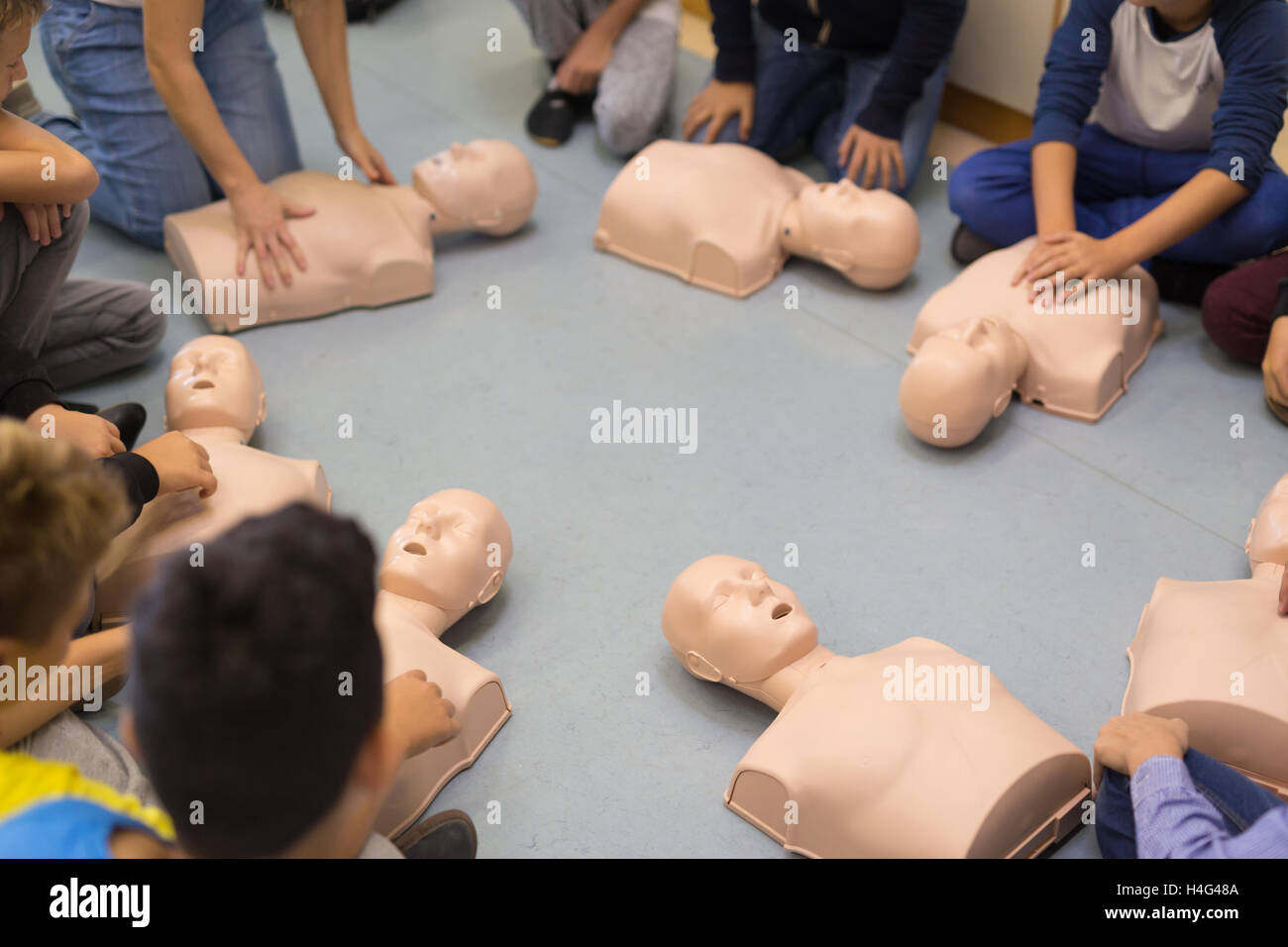 First aid resuscitation course in primary school Stock Photo - Alamy