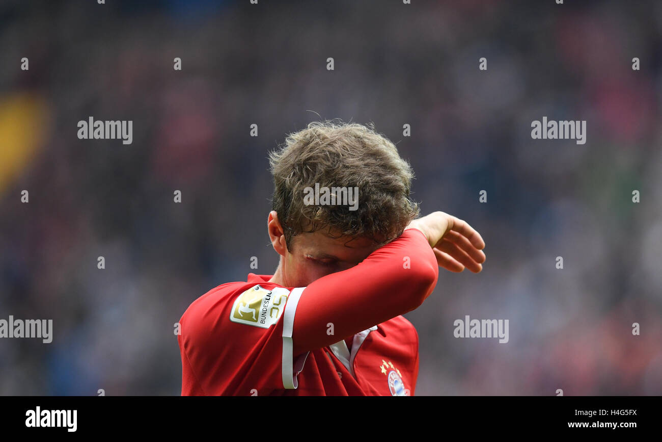 Frankfurt, Germany. 15th October, 2016. Munich's Thomas Muller holds ...