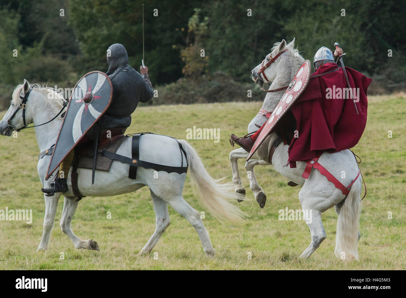 Medieval cavalry charge hi-res stock photography and images - Alamy