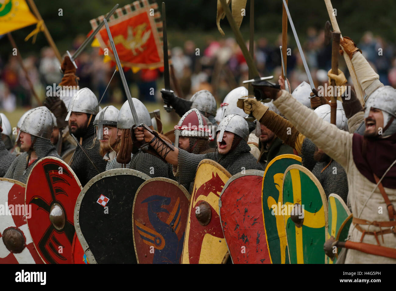 Battle, East Sussex, UK. 15th October, 2016. Re-enactors, dressed as ...