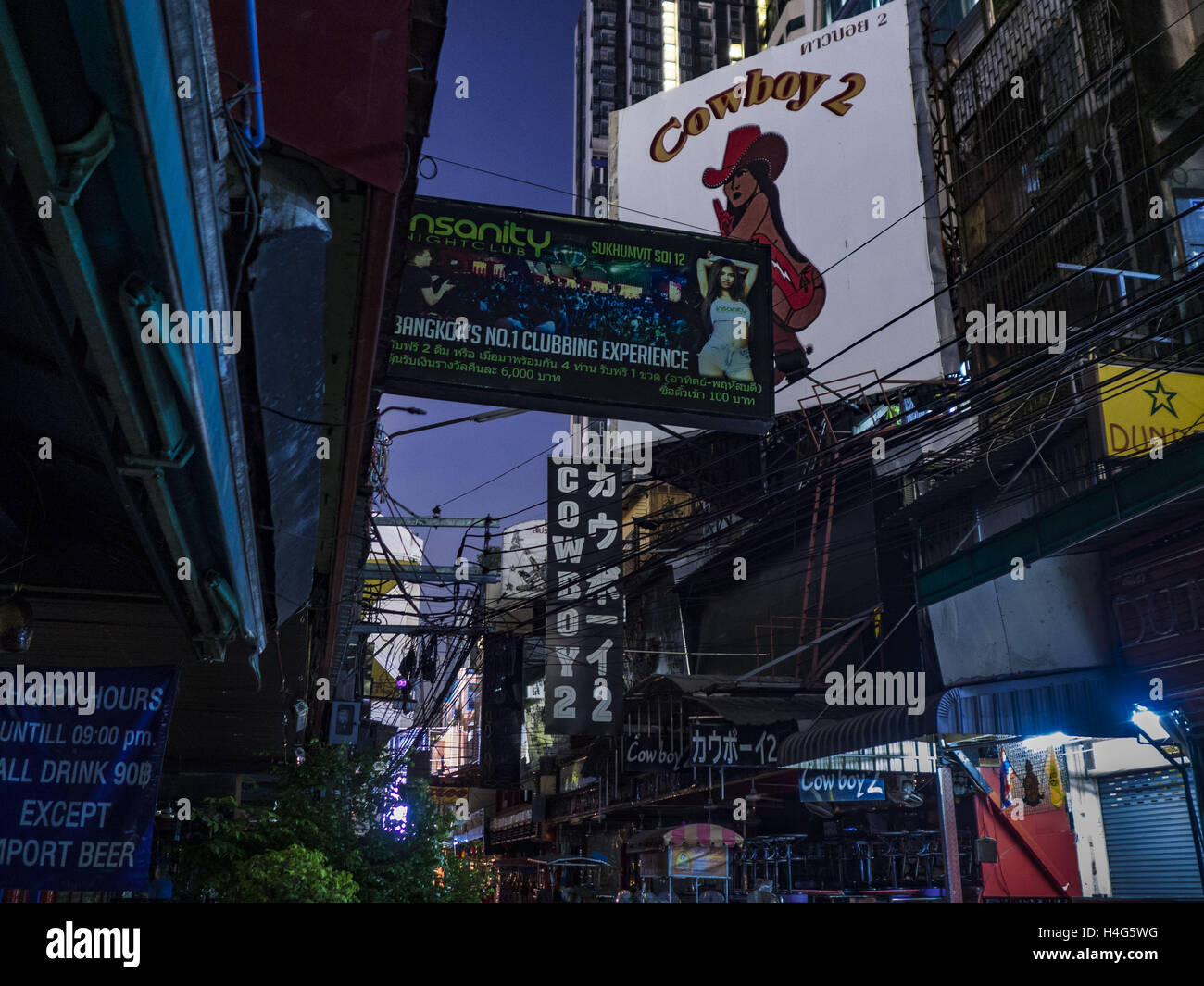 Bangkok, Bangkok, Thailand. 15th Oct, 2016. Darkened and closed go-go ...