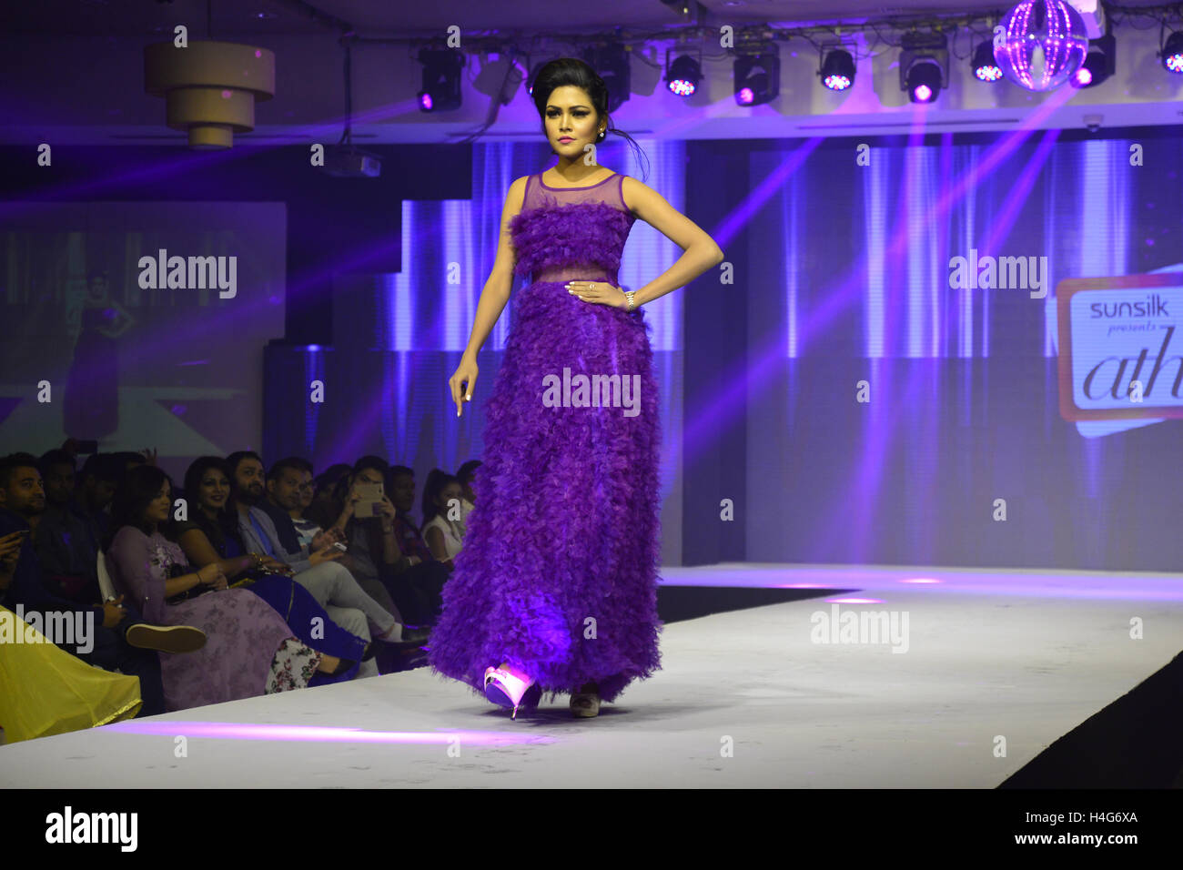 Dhaka, Bangladesh. 15th Oct, 2016. Bangladeshi Ramp models are ...