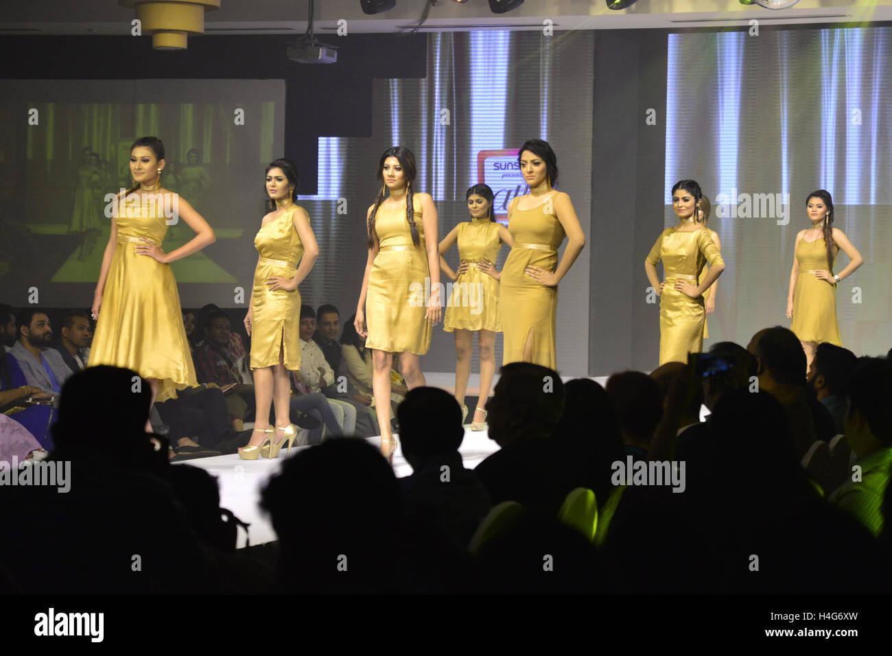 Dhaka, Bangladesh. 15th Oct, 2016. Bangladeshi Ramp models are ...