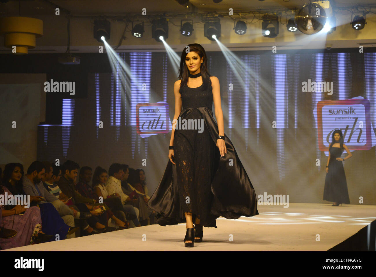 Dhaka, Bangladesh. 15th Oct, 2016. Bangladeshi Ramp models are ...