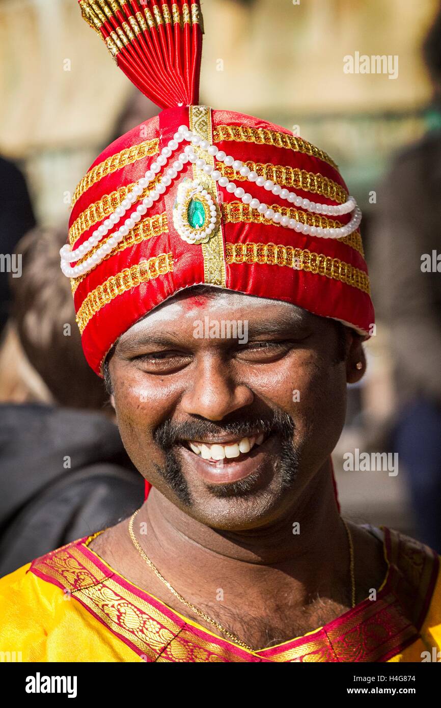 Manchester's Diwali mega mela festival in Albert Square Stock Photo - Alamy