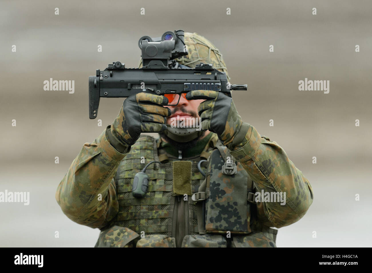 Heckler koch mp7 hi-res stock photography and images - Alamy