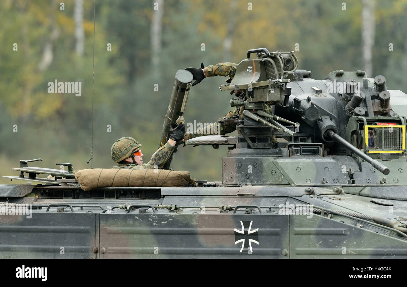 At 4 anti tank weapon hi-res stock photography and images - Alamy