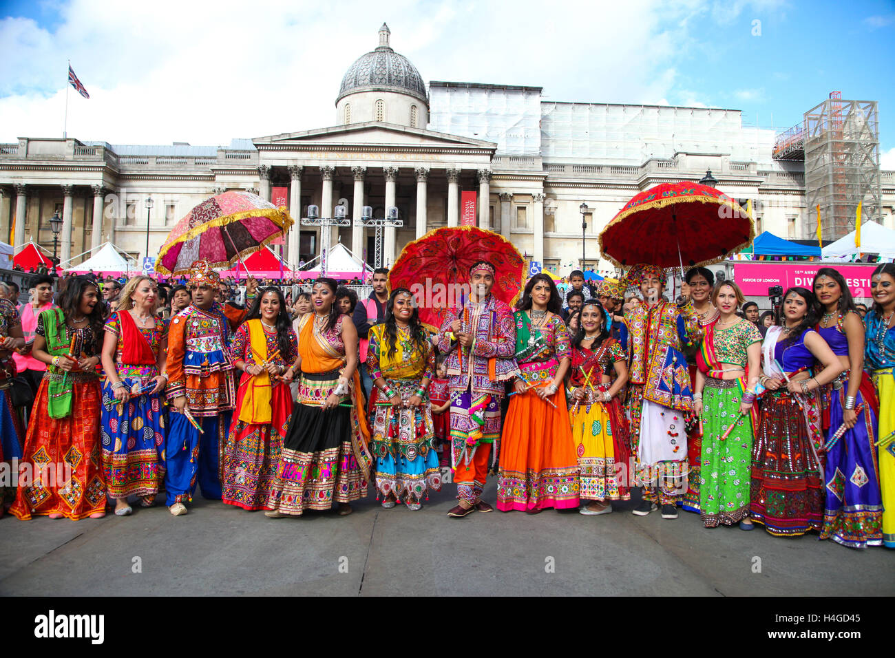 Trafalgar Square, London, UK 16 Oct 2016 Graba performance led by K'z ...