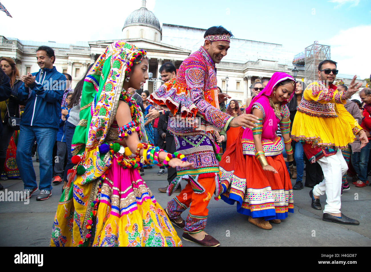 Trafalgar Square London UK 16 Oct 2016 Graba Performance Led By K z Dance Entertainment Graba trafalgar-square-london-uk-16-oct-2016-graba-performance-led-by-k-z-dance-entertainment-graba