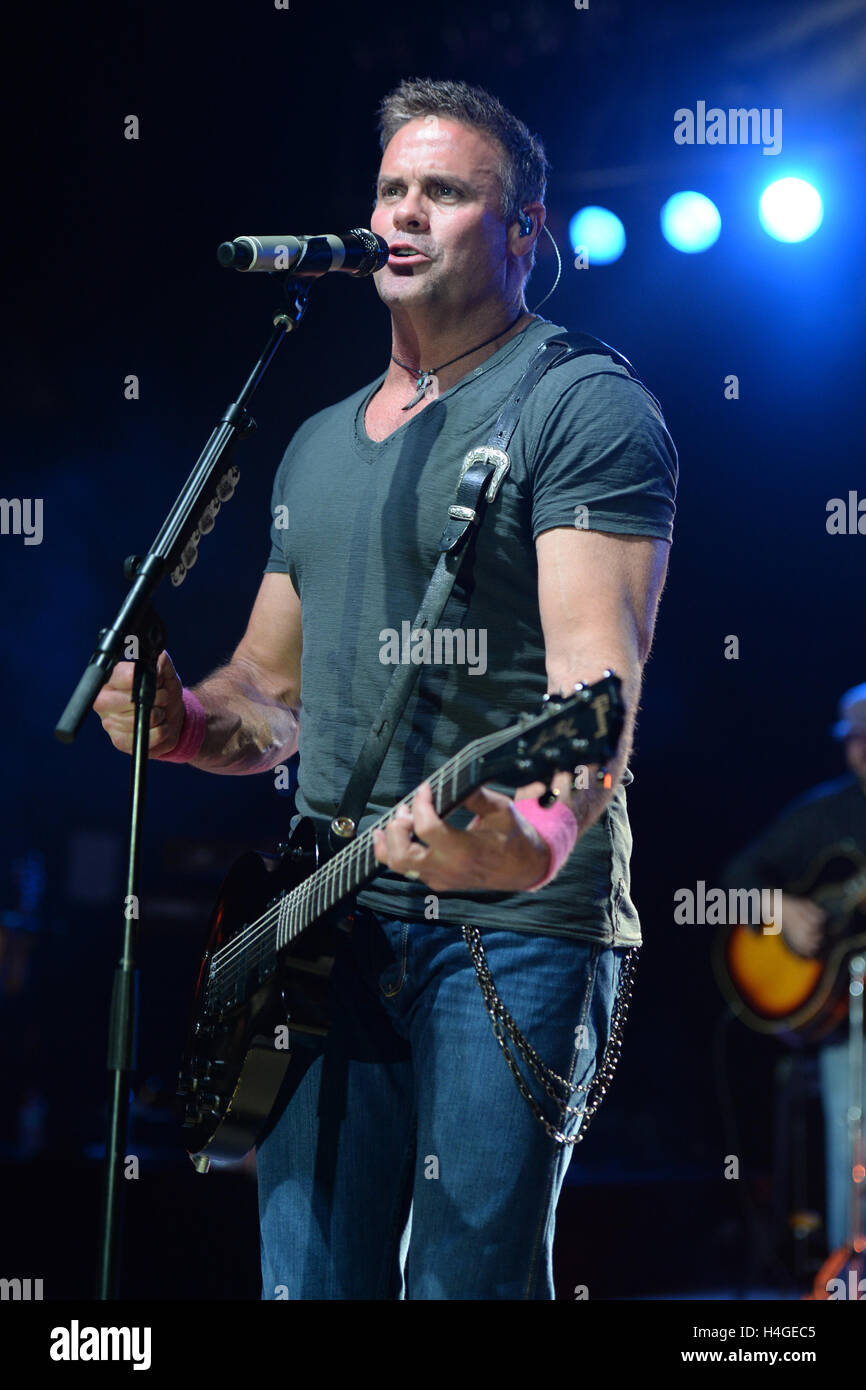 Gentry beach hi-res stock photography and images - Alamy