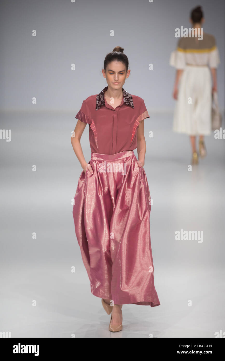 Budapest. 16th Oct, 2016. A model presents a creation designed by ...