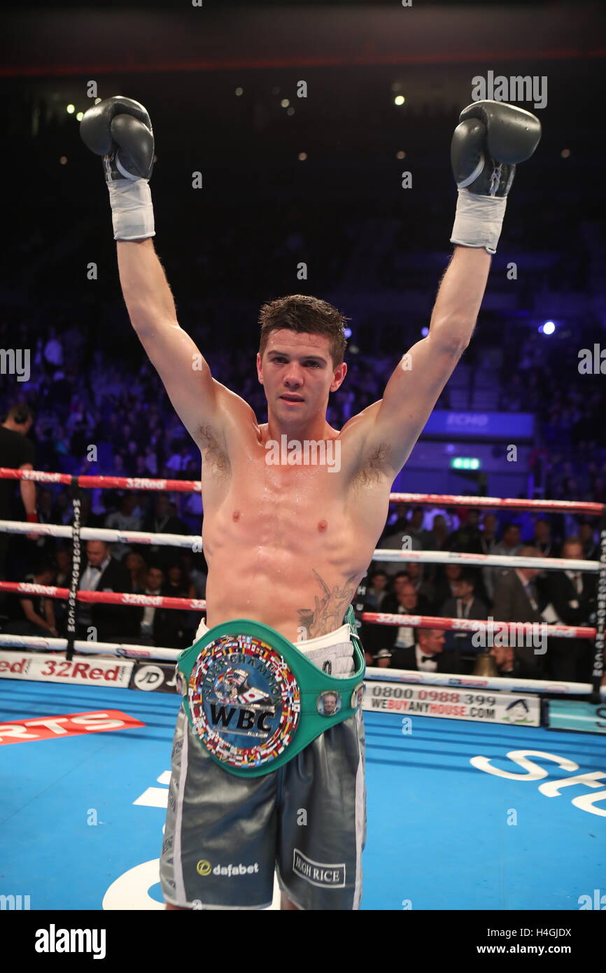 Luke campbell celebrates victory over derry matthews hi-res stock ...