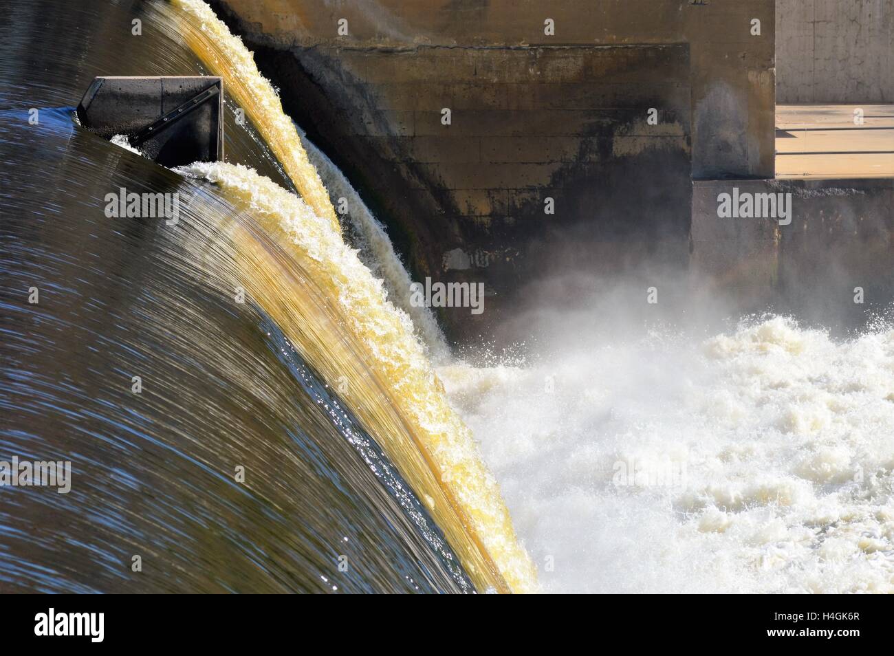 Waterfall at the Ford Dam in Minneapolis Minnesota Stock Photo - Alamy