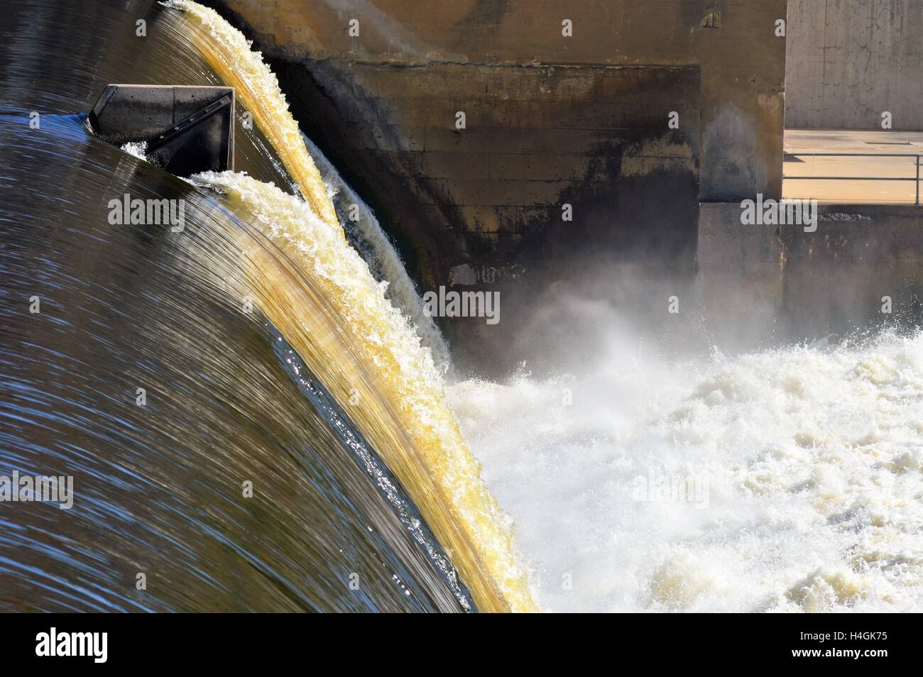Waterfall at the Ford Dam in Minneapolis Minnesota Stock Photo - Alamy