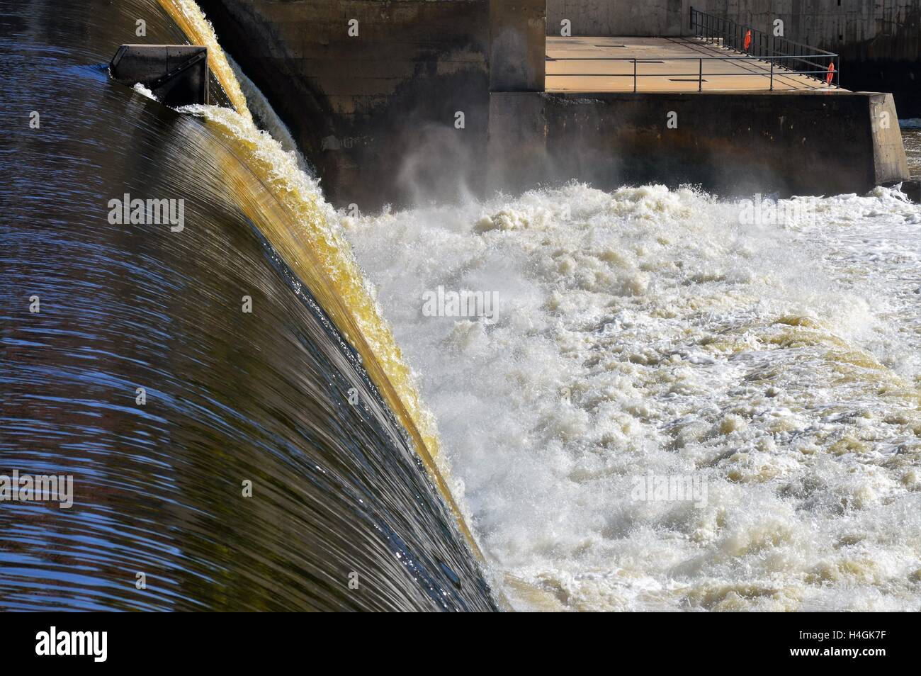 Waterfall at the Ford Dam in Minneapolis Minnesota Stock Photo - Alamy