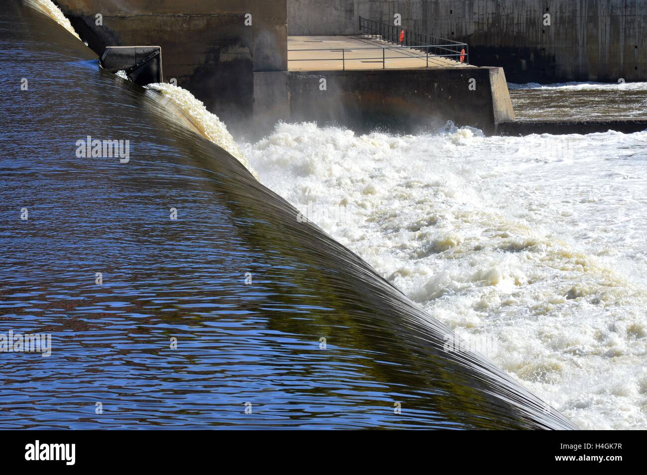 Waterfall at the Ford Dam in Minneapolis Minnesota Stock Photo - Alamy