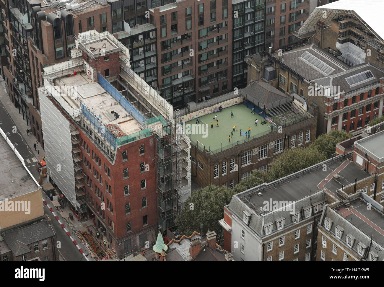 Primary school playground uk hi-res stock photography and images - Alamy