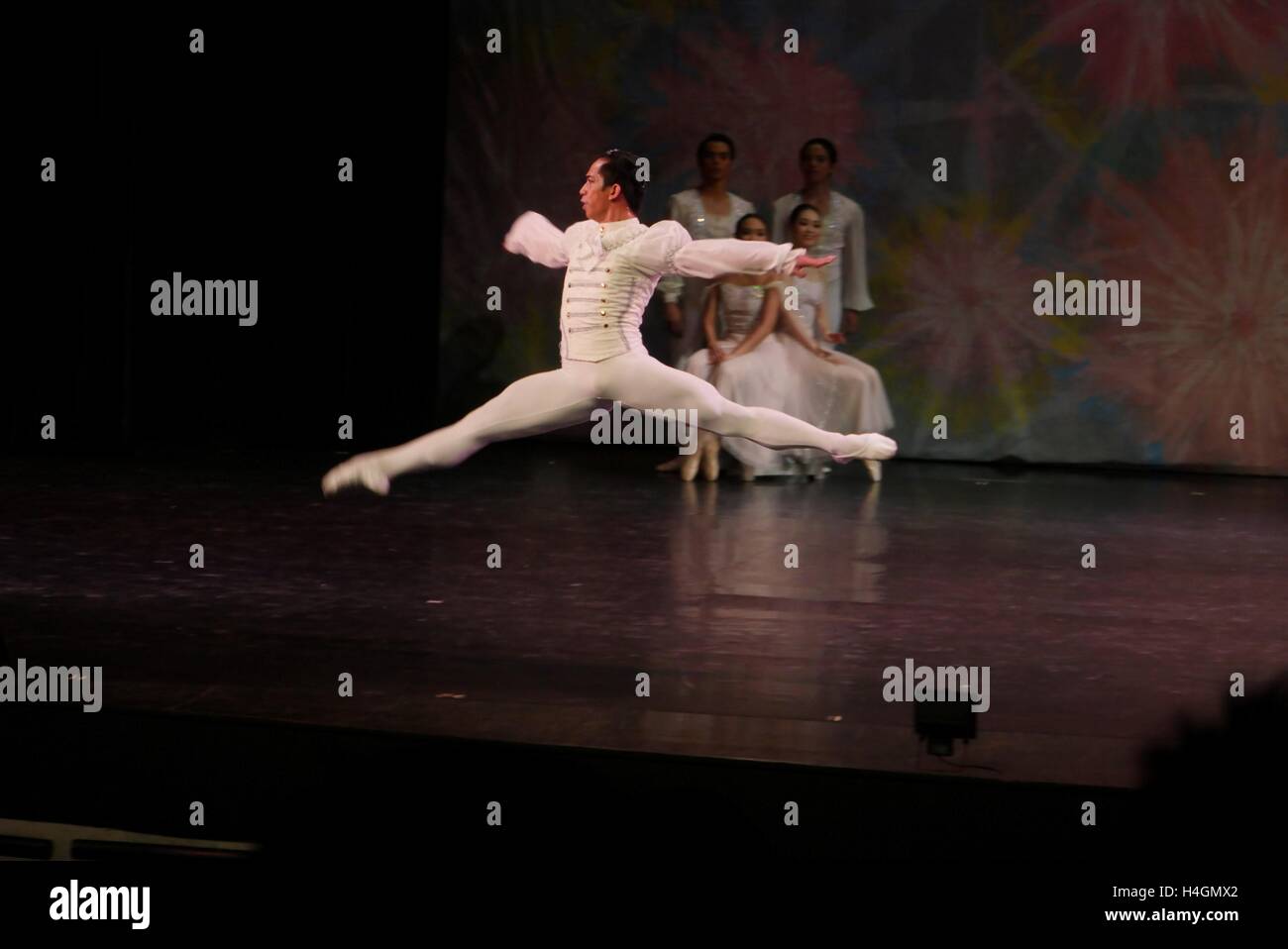 Pasay, Philippines. 14th Oct, 2016. Sugar Plum Fairy from the ...