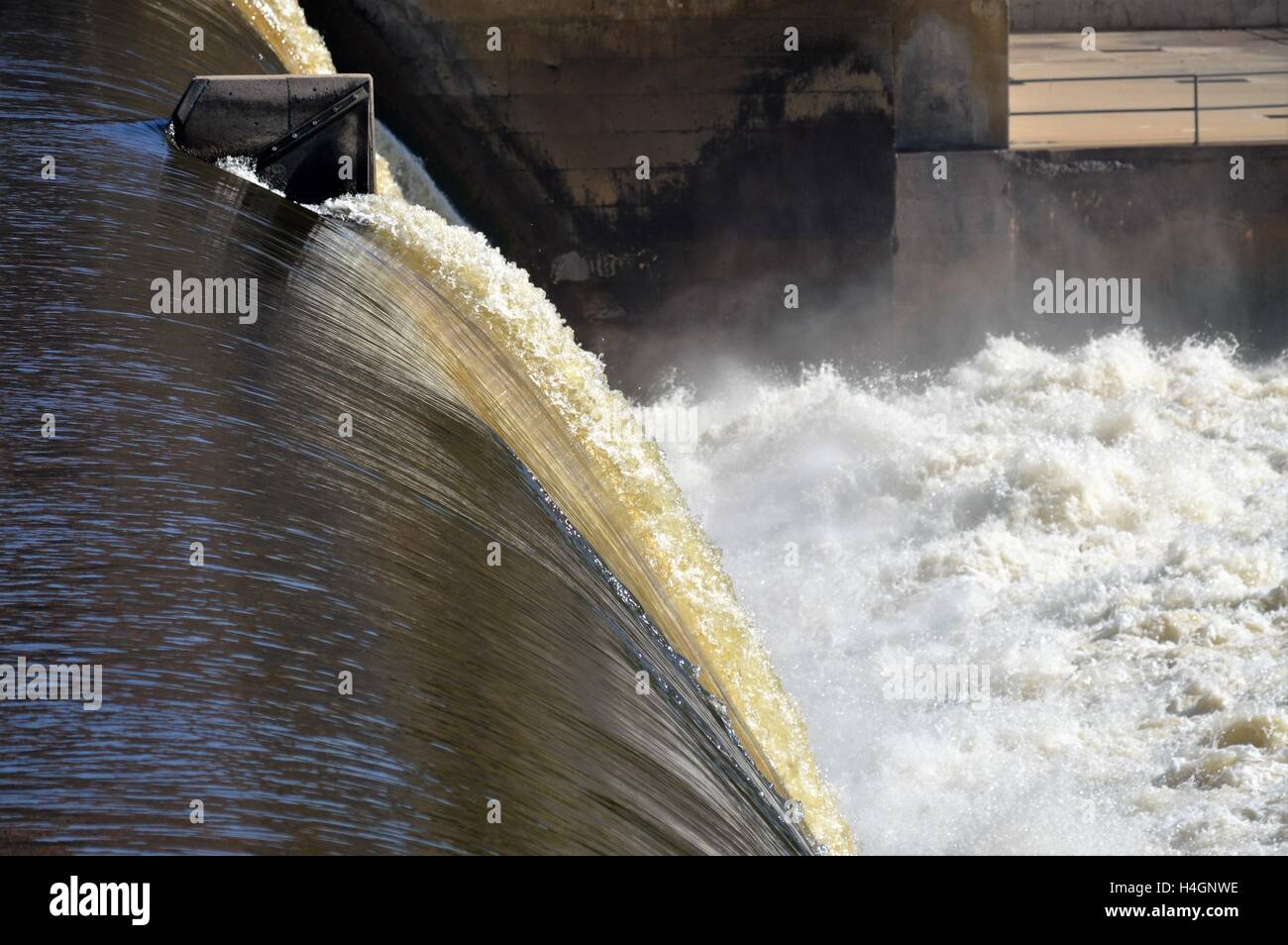 Waterfall at the Ford Dam in Minneapolis Minnesota Stock Photo - Alamy