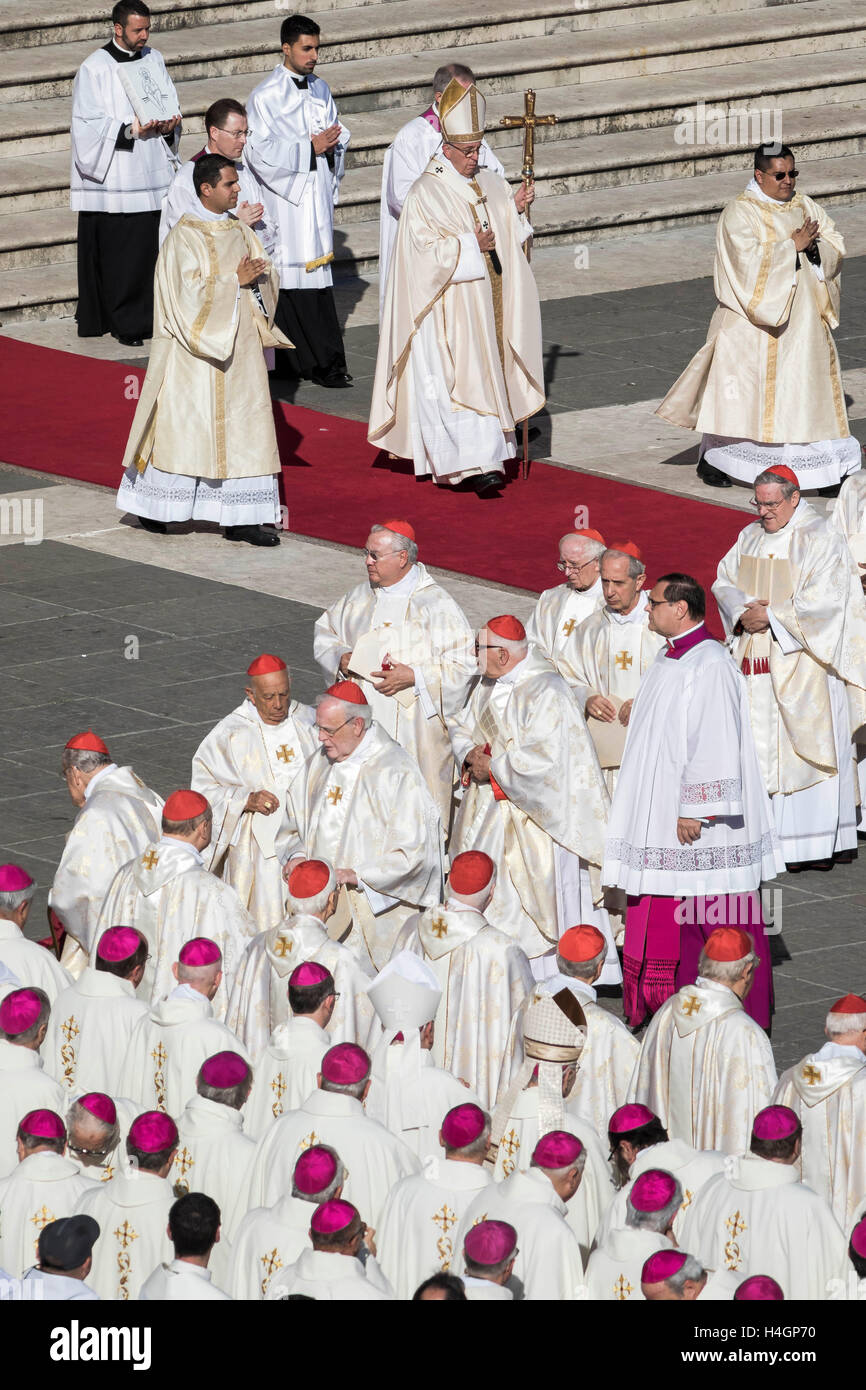 Pope Francis arrives to preside an Holy Mass for the canonization of ...