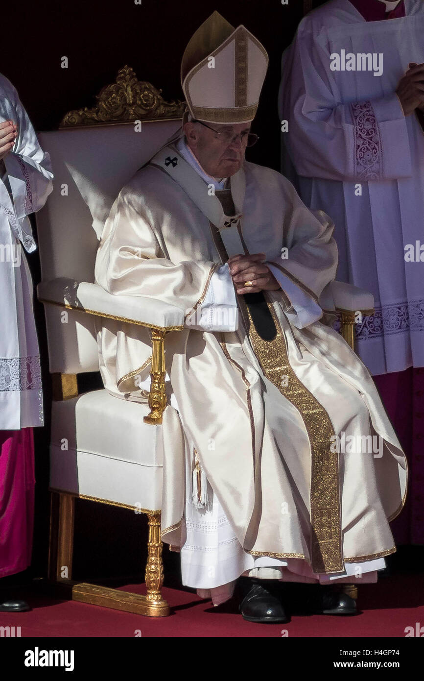 Pope Francis presides an Holy Mass for the canonization of seven new ...