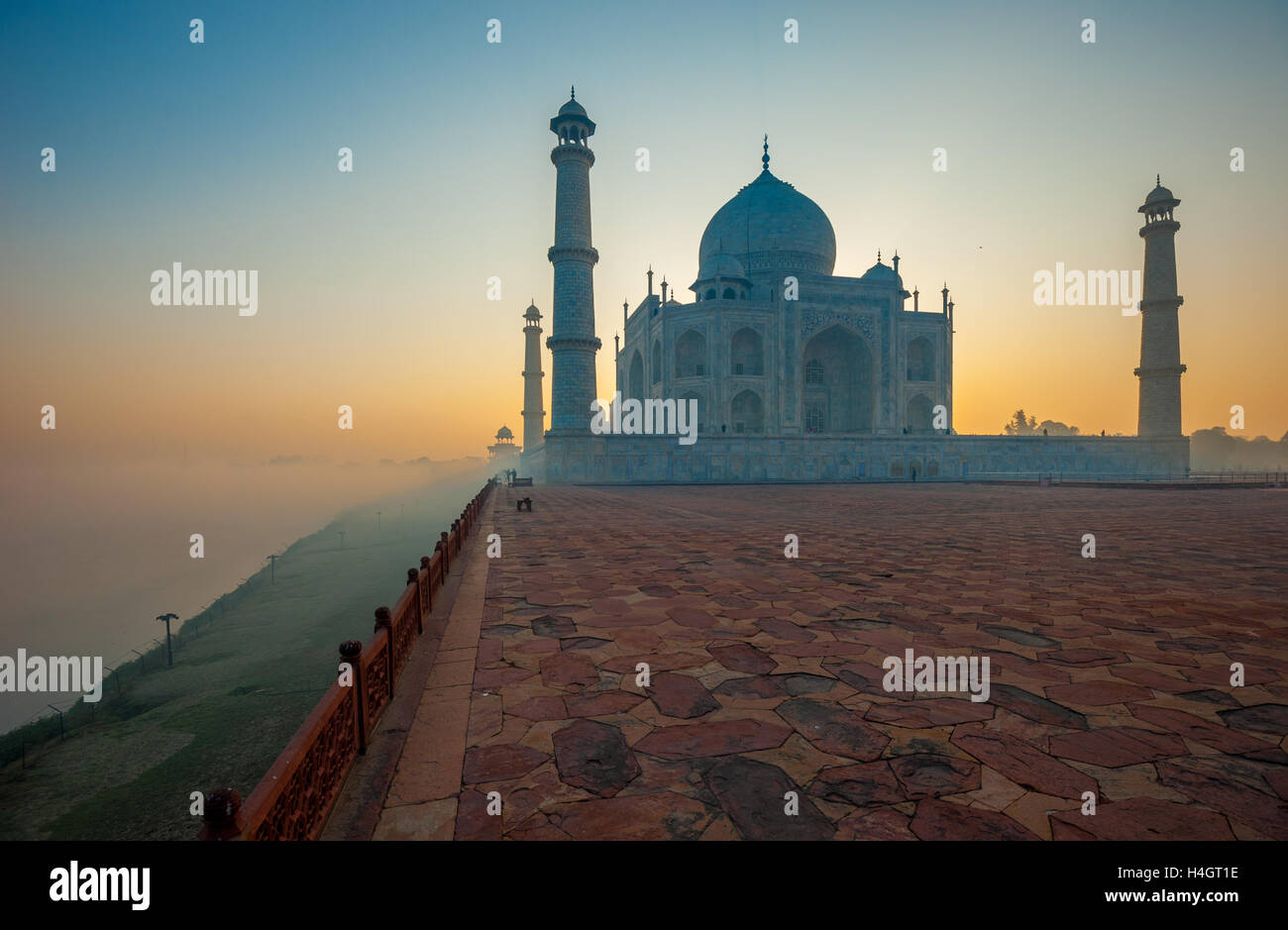 Taj Mahal at sunrise, Agra, India Stock Photo - Alamy