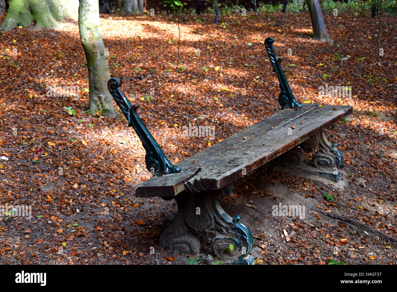 Broken park bench hi-res stock photography and images - Alamy