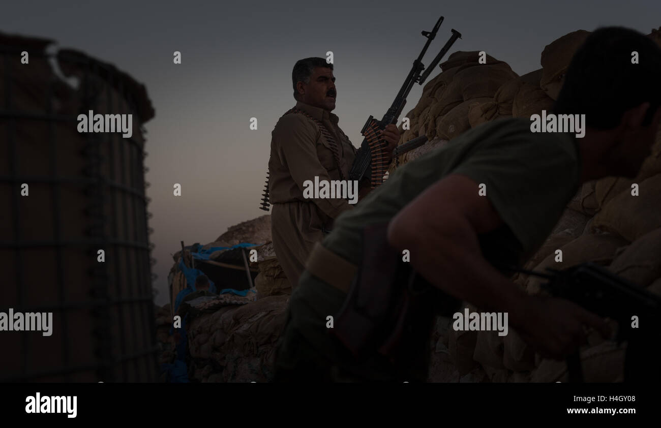 Bashiqa, Iraq. 05th Oct, 2016. Iraqi Kurdish Peshmerga fighters take ...