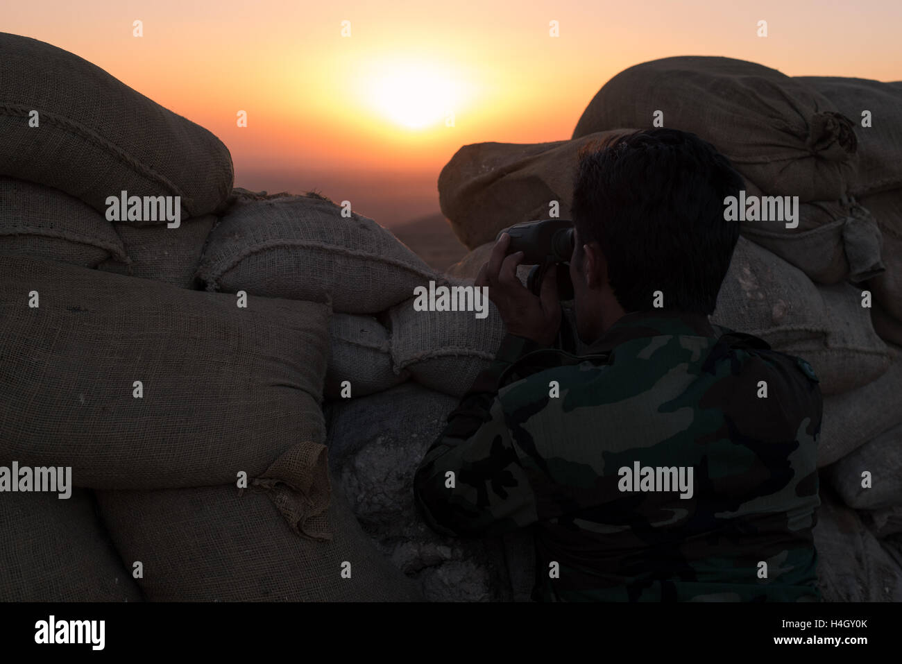 Bashiqa, Iraq. 08th Oct, 2016. Iraqi Kurdish Peshmerga fighters take ...