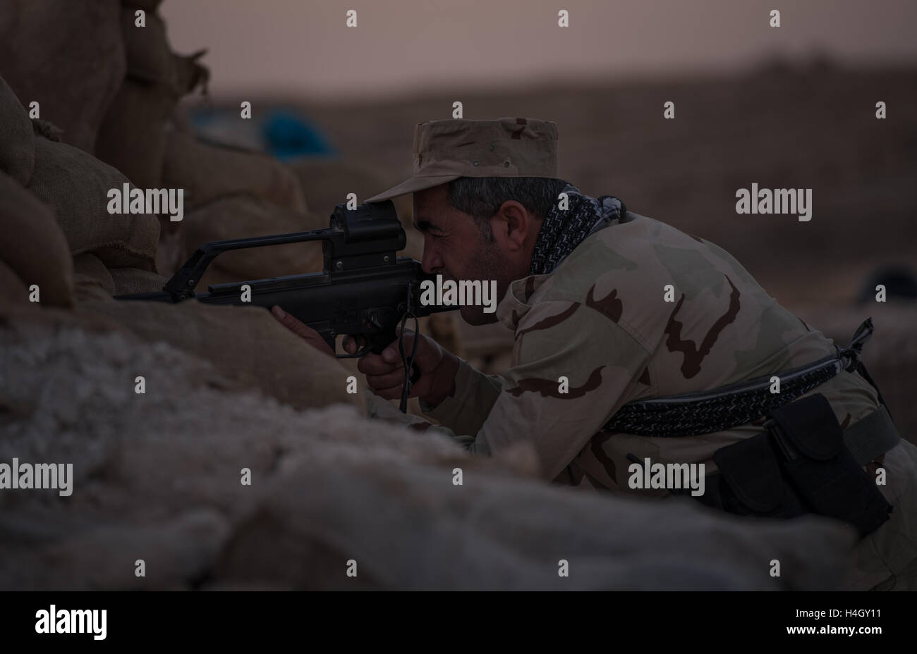 Bashiqa, Iraq. 05th Oct, 2016. Iraqi Kurdish Peshmerga fighters take ...