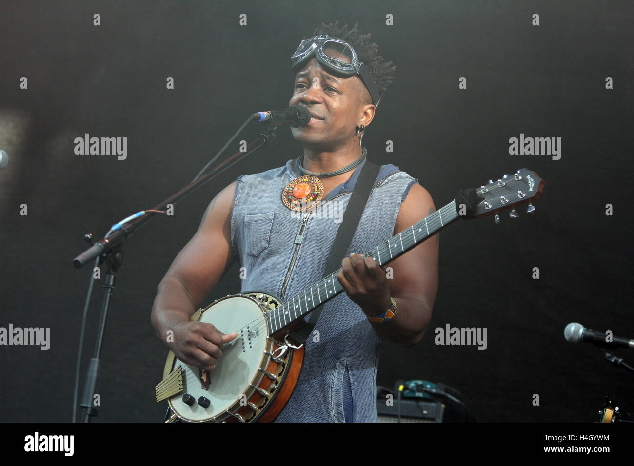 Banjo player hi-res stock photography and images - Alamy