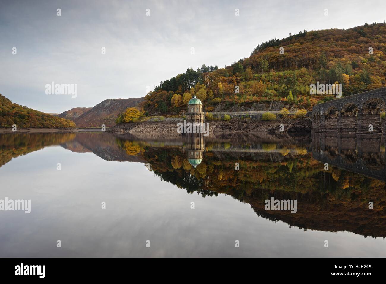 Reflections of Foel Tower in Garreg Ddu reservoir Stock Photo - Alamy